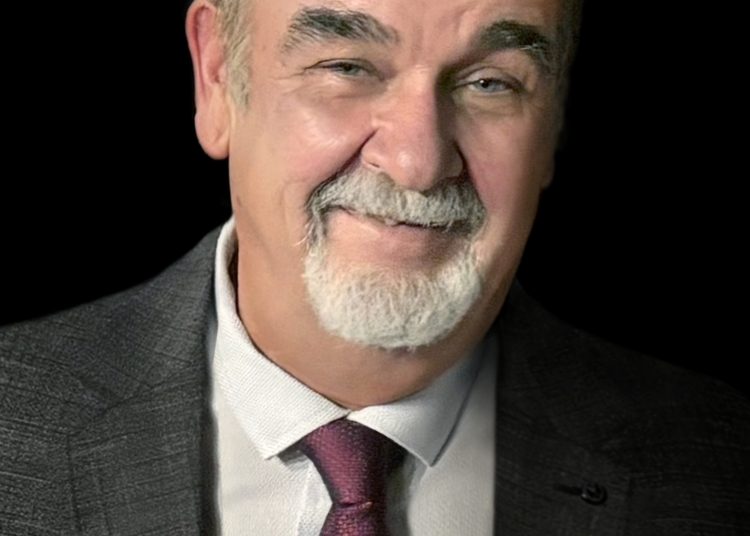 Astrit Kalaja, gjyqtari që luante piano e jepte DREJTËSI - Revista Newsbomb